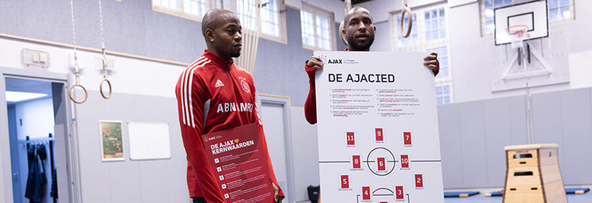 Oud-Ajacied Ruben Ligeon helpt leerlingen Sweelinck College zicht te ...